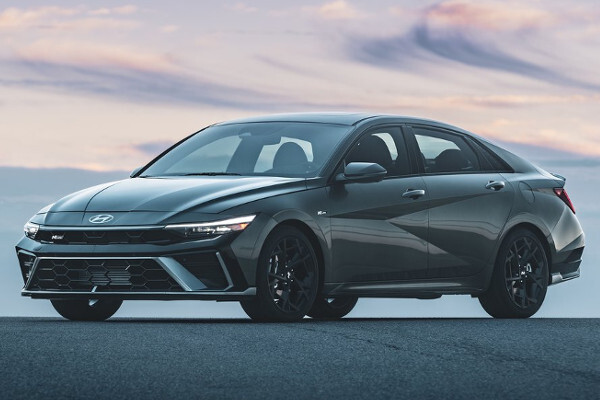 مقارنة MG7 2026 وهيونداي إلنترا CN7 2025: الأداء ، والمميزات